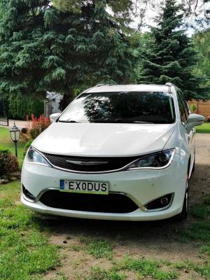 White Chrysler Pacifica 2017 in Siauliai, with an engine capacity of 3.60 L and mileage of 190 thousand km for 14999 €, photo 19 on AUTOMOTO.COM.LV