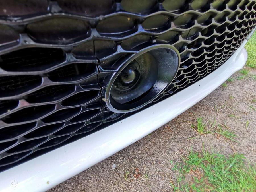 White Chrysler Pacifica 2017 in Siauliai, with an engine capacity of 3.60 L and mileage of 190 thousand km for 14999 €, photo 20 on AUTOMOTO.COM.LV