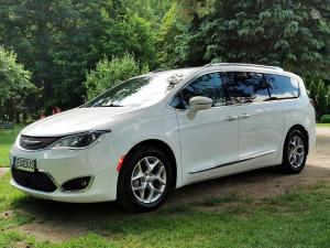 White Chrysler Pacifica 2017 in Siauliai, with an engine capacity of 3.60 L and mileage of 190 thousand km for 14999 €, photo 22 on AUTOMOTO.COM.LV