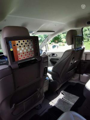 White Chrysler Pacifica 2017 in Siauliai, with an engine capacity of 3.60 L and mileage of 190 thousand km for 14999 €, photo 25 on AUTOMOTO.COM.LV