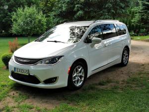 White Chrysler Pacifica 2017 in Siauliai, with an engine capacity of 3.60 L and mileage of 190 thousand km for 14999 €, photo 28 on AUTOMOTO.COM.LV