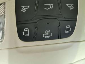 White Chrysler Pacifica 2017 in Siauliai, with an engine capacity of 3.60 L and mileage of 190 thousand km for 14999 €, photo 31 on AUTOMOTO.COM.LV