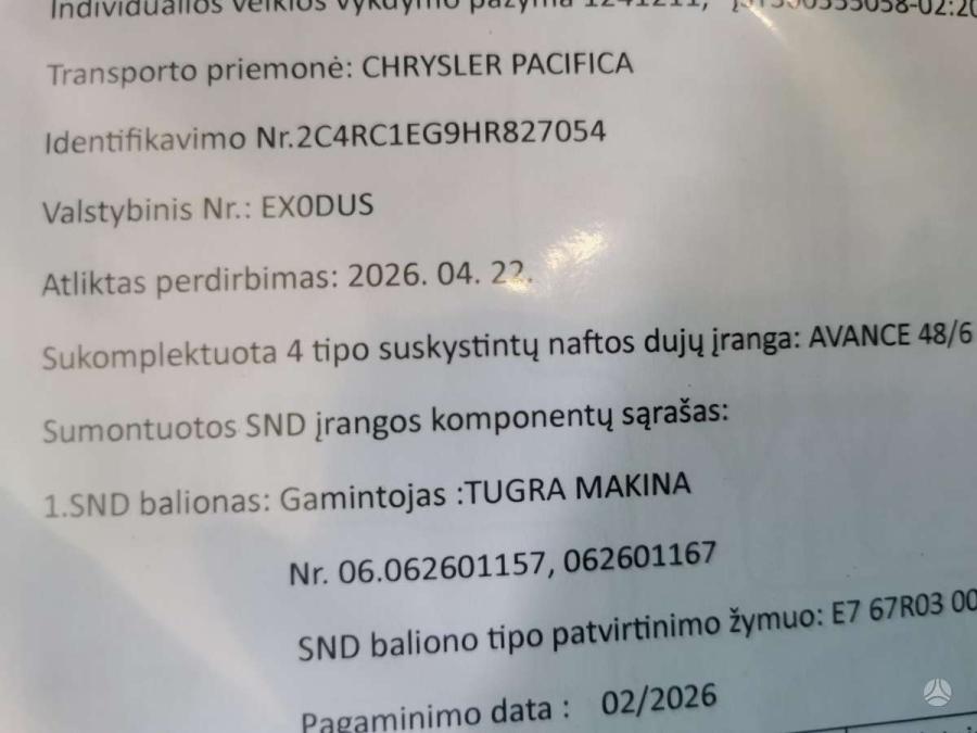 White Chrysler Pacifica 2017 in Siauliai, with an engine capacity of 3.60 L and mileage of 190 thousand km for 14999 €, photo 39 on AUTOMOTO.COM.LV