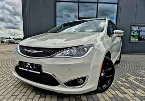 White Chrysler Pacifica 2017 in Vilnius, with an engine capacity of 3.60 L and mileage of 193 thousand km for 15900 €, photo 3 on AUTOMOTO.COM.LV