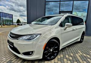 White Chrysler Pacifica 2017 in Vilnius, with an engine capacity of 3.60 L and mileage of 193 thousand km for 15900 €, photo 4 on AUTOMOTO.COM.LV