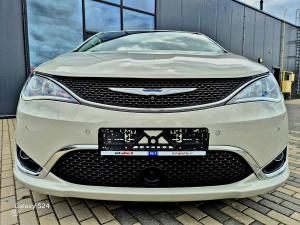 White Chrysler Pacifica 2017 in Vilnius, with an engine capacity of 3.60 L and mileage of 193 thousand km for 15900 €, photo 7 on AUTOMOTO.COM.LV