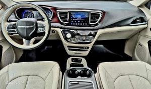 White Chrysler Pacifica 2017 in Vilnius, with an engine capacity of 3.60 L and mileage of 193 thousand km for 15900 €, photo 9 on AUTOMOTO.COM.LV