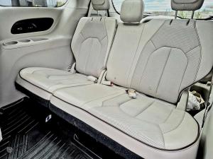 White Chrysler Pacifica 2017 in Vilnius, with an engine capacity of 3.60 L and mileage of 193 thousand km for 15900 €, photo 15 on AUTOMOTO.COM.LV