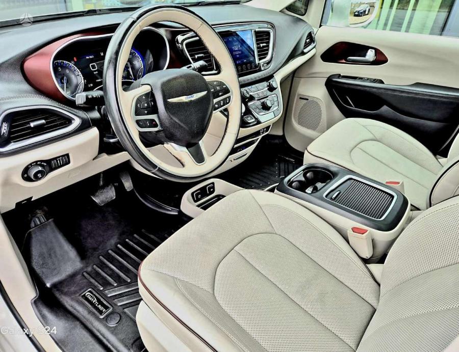 White Chrysler Pacifica 2017 in Vilnius, with an engine capacity of 3.60 L and mileage of 193 thousand km for 15900 €, photo 17 on AUTOMOTO.COM.LV