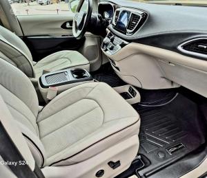 White Chrysler Pacifica 2017 in Vilnius, with an engine capacity of 3.60 L and mileage of 193 thousand km for 15900 €, photo 19 on AUTOMOTO.COM.LV