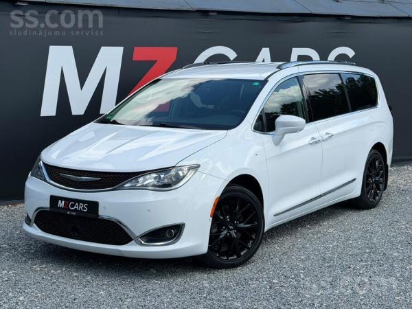 Balts Chrysler Pacifica 2017 Rīga, ar dzinēja tilpumu 3.60 L un nobraukumu 186 tūkst. km par 14990 €, foto 1 vietnē AUTOMOTO.COM.LV