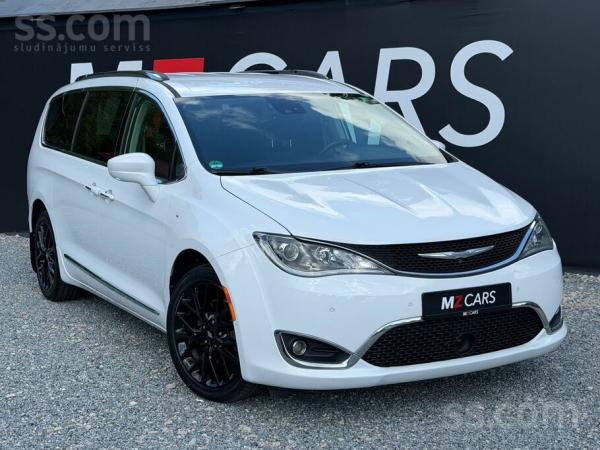 Balts Chrysler Pacifica 2017 Rīga, ar dzinēja tilpumu 3.60 L un nobraukumu 186 tūkst. km par 14990 €, foto 2 vietnē AUTOMOTO.COM.LV