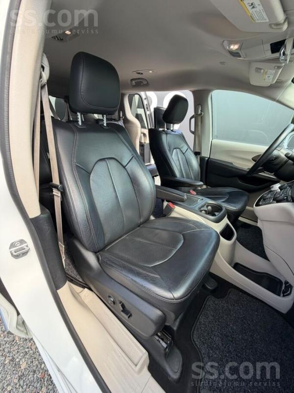 Balts Chrysler Pacifica 2017 Rīga, ar dzinēja tilpumu 3.60 L un nobraukumu 186 tūkst. km par 14990 €, foto 6 vietnē AUTOMOTO.COM.LV