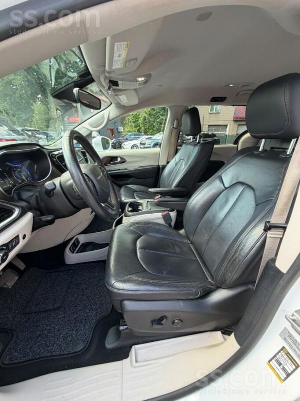 Balts Chrysler Pacifica 2017 Rīga, ar dzinēja tilpumu 3.60 L un nobraukumu 186 tūkst. km par 14990 €, foto 7 vietnē AUTOMOTO.COM.LV