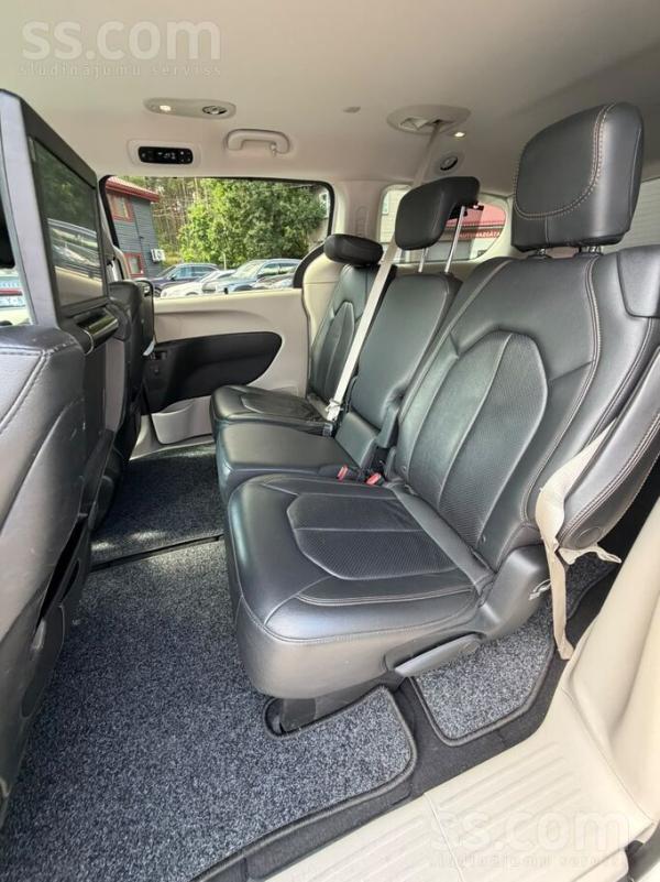 Balts Chrysler Pacifica 2017 Rīga, ar dzinēja tilpumu 3.60 L un nobraukumu 186 tūkst. km par 14990 €, foto 8 vietnē AUTOMOTO.COM.LV