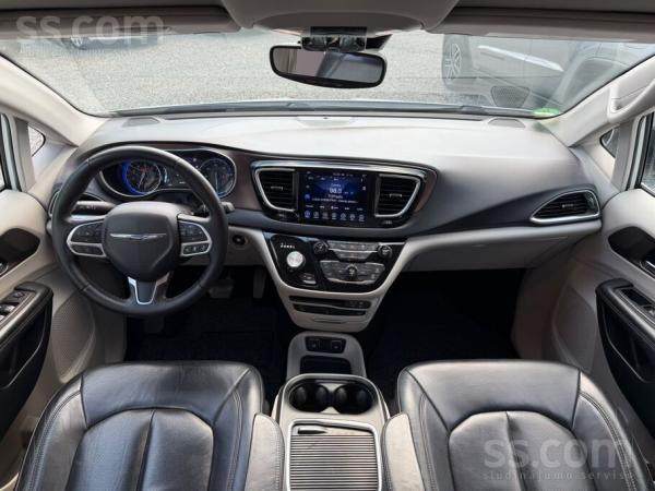 Balts Chrysler Pacifica 2017 Rīga, ar dzinēja tilpumu 3.60 L un nobraukumu 186 tūkst. km par 14990 €, foto 10 vietnē AUTOMOTO.COM.LV