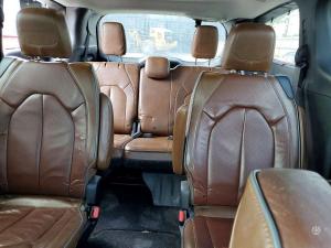 White Chrysler Pacifica 2017 in Siauliai, with an engine capacity of 3.61 L and mileage of 150 thousand km for 8900 €, photo 11 on AUTOMOTO.COM.LV