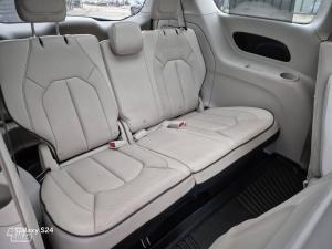 White Chrysler Pacifica 2018 in Siauliai, with an engine capacity of 3.60 L and mileage of 122 thousand km for 17900 €, photo 17 on AUTOMOTO.COM.LV
