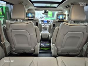 White Chrysler Pacifica 2018 in Siauliai, with an engine capacity of 3.60 L and mileage of 122 thousand km for 17900 €, photo 20 on AUTOMOTO.COM.LV