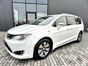 Balts Chrysler Pacifica 2018 Šauļi, ar dzinēja tilpumu 3.60 L un nobraukumu 122 tūkst. km par 18500 €, foto 3 vietnē AUTOMOTO.COM.LV