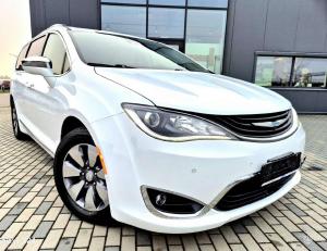 Balts Chrysler Pacifica 2018 Šauļi, ar dzinēja tilpumu 3.60 L un nobraukumu 122 tūkst. km par 18500 €, foto  vietnē AUTOMOTO.COM.LV