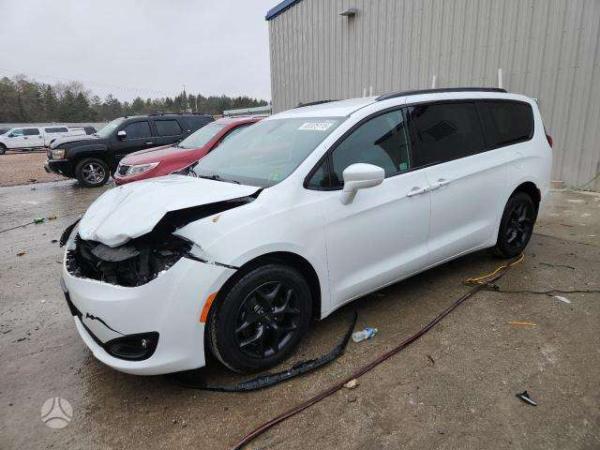 Balts Chrysler Pacifica 2018 Kretinga, ar dzinēja tilpumu 3.61 L un nobraukumu 188 tūkst. km par 10200 €, foto 1 vietnē AUTOMOTO.COM.LV