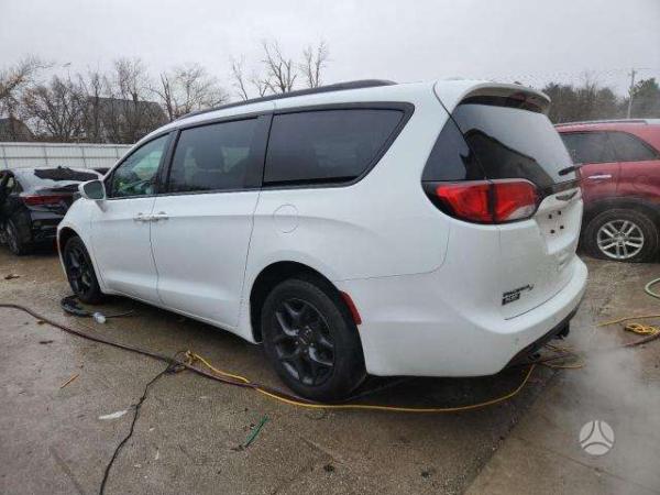 Balts Chrysler Pacifica 2018 Kretinga, ar dzinēja tilpumu 3.61 L un nobraukumu 188 tūkst. km par 10200 €, foto 2 vietnē AUTOMOTO.COM.LV