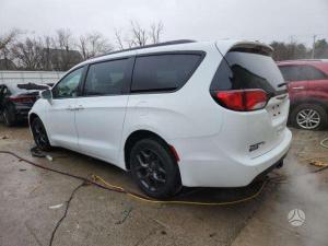 White Chrysler Pacifica 2018 in Kretinga, with an engine capacity of 3.61 L and mileage of 188 thousand km for 10200 €, photo 2 on AUTOMOTO.COM.LV