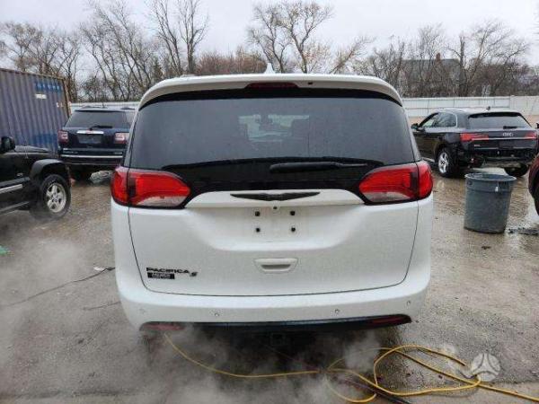 Balts Chrysler Pacifica 2018 Kretinga, ar dzinēja tilpumu 3.61 L un nobraukumu 188 tūkst. km par 10200 €, foto 6 vietnē AUTOMOTO.COM.LV