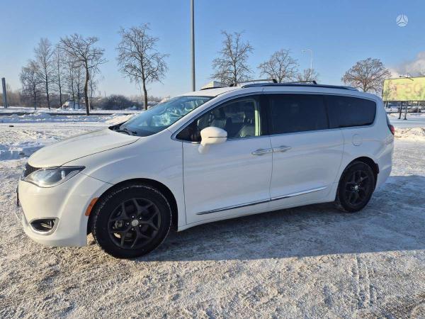 White Chrysler Pacifica 2018 in Siauliai, with an engine capacity of 3.61 L and mileage of 239 thousand km for 14500 €, photo 1 on AUTOMOTO.COM.LV