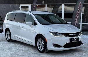 White Chrysler Pacifica 2018 in Radviliskis, with an engine capacity of 3.60 L and mileage of 173 thousand km for 13950 €, photo 4 on AUTOMOTO.COM.LV