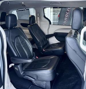 White Chrysler Pacifica 2018 in Radviliskis, with an engine capacity of 3.60 L and mileage of 173 thousand km for 13950 €, photo 25 on AUTOMOTO.COM.LV