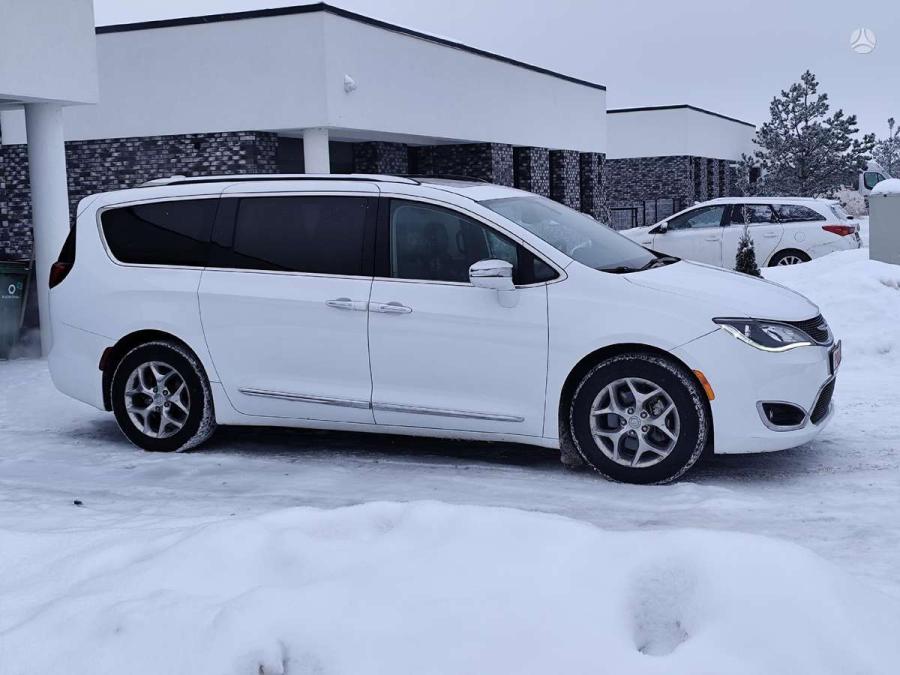 Balts Chrysler Pacifica 2018 Kauņa, ar dzinēja tilpumu 3.61 L un nobraukumu 222 tūkst. km par 14000 €, foto 3 vietnē AUTOMOTO.COM.LV