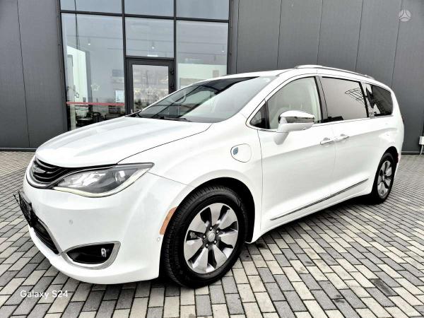 Balts Chrysler Pacifica 2018 Šauļi, ar dzinēja tilpumu 3.60 L un nobraukumu 126 tūkst. km par 18900 €, foto 3 vietnē AUTOMOTO.COM.LV