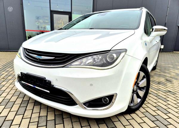 Balts Chrysler Pacifica 2018 Šauļi, ar dzinēja tilpumu 3.60 L un nobraukumu 126 tūkst. km par 18900 €, foto 10 vietnē AUTOMOTO.COM.LV
