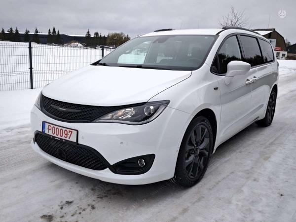 Balts Chrysler Pacifica 2018 Kauņa, ar dzinēja tilpumu 3.61 L un nobraukumu 224 tūkst. km par 16400 €, foto 1 vietnē AUTOMOTO.COM.LV