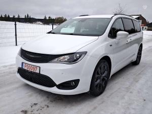 White Chrysler Pacifica 2018 in Kaunas, with an engine capacity of 3.61 L and mileage of 224 thousand km for 16400 €, photo  on AUTOMOTO.COM.LV