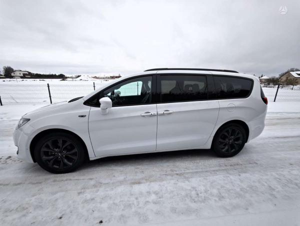 Balts Chrysler Pacifica 2018 Kauņa, ar dzinēja tilpumu 3.61 L un nobraukumu 224 tūkst. km par 16400 €, foto 2 vietnē AUTOMOTO.COM.LV