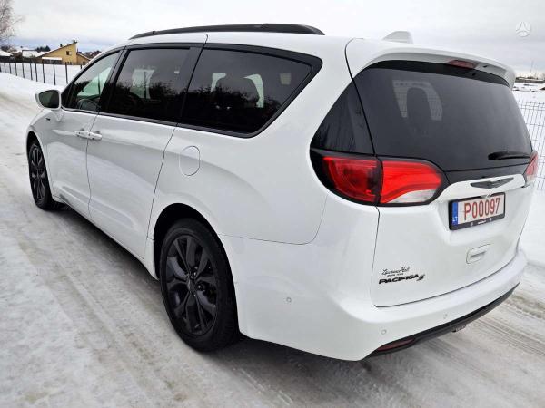 Balts Chrysler Pacifica 2018 Kauņa, ar dzinēja tilpumu 3.61 L un nobraukumu 224 tūkst. km par 16400 €, foto 3 vietnē AUTOMOTO.COM.LV