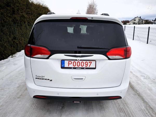 Balts Chrysler Pacifica 2018 Kauņa, ar dzinēja tilpumu 3.61 L un nobraukumu 224 tūkst. km par 16400 €, foto 4 vietnē AUTOMOTO.COM.LV