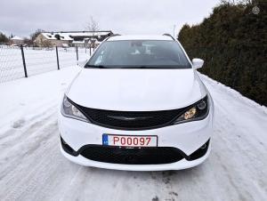 White Chrysler Pacifica 2018 in Kaunas, with an engine capacity of 3.61 L and mileage of 224 thousand km for 16400 €, photo 8 on AUTOMOTO.COM.LV