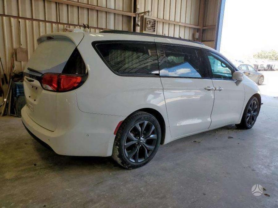 White Chrysler Pacifica 2018 in Kaunas, with an engine capacity of 3.61 L and mileage of 224 thousand km for 16400 €, photo 25 on AUTOMOTO.COM.LV
