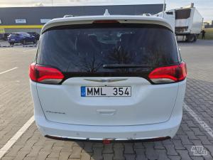 White Chrysler Pacifica 2018 in Kaunas, with an engine capacity of 3.60 L and mileage of 91 thousand km for 17600 €, photo 4 on AUTOMOTO.COM.LV