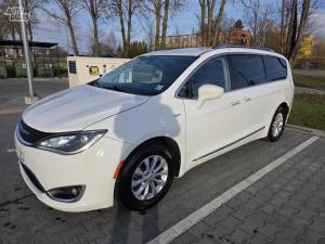White Chrysler Pacifica 2018 in Kaunas, with an engine capacity of 3.60 L and mileage of 91 thousand km for 17600 €, photo 6 on AUTOMOTO.COM.LV