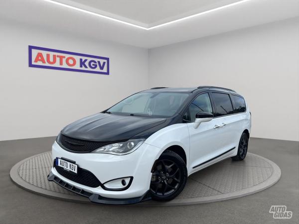 White Chrysler Pacifica 2018 in Kaunas, with an engine capacity of 3.60 L and mileage of 237 thousand km for 14999 €, photo 1 on AUTOMOTO.COM.LV
