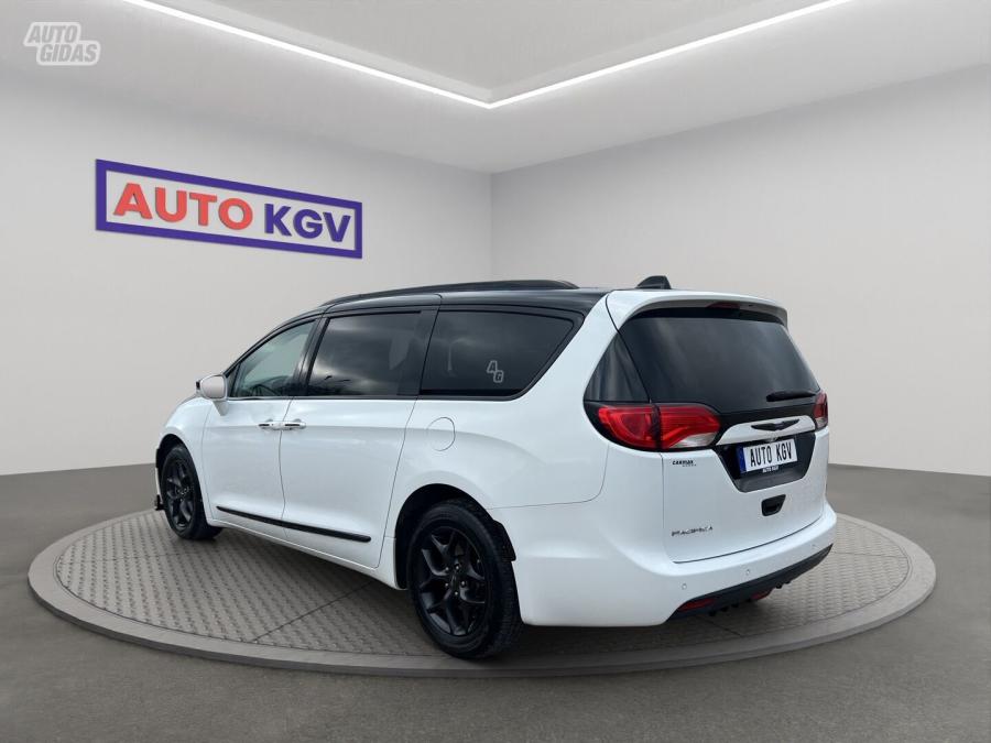 Balts Chrysler Pacifica 2018 Kauņa, ar dzinēja tilpumu 3.60 L un nobraukumu 237 tūkst. km par 14999 €, foto 4 vietnē AUTOMOTO.COM.LV