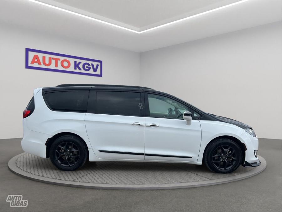 Balts Chrysler Pacifica 2018 Kauņa, ar dzinēja tilpumu 3.60 L un nobraukumu 237 tūkst. km par 14999 €, foto 7 vietnē AUTOMOTO.COM.LV