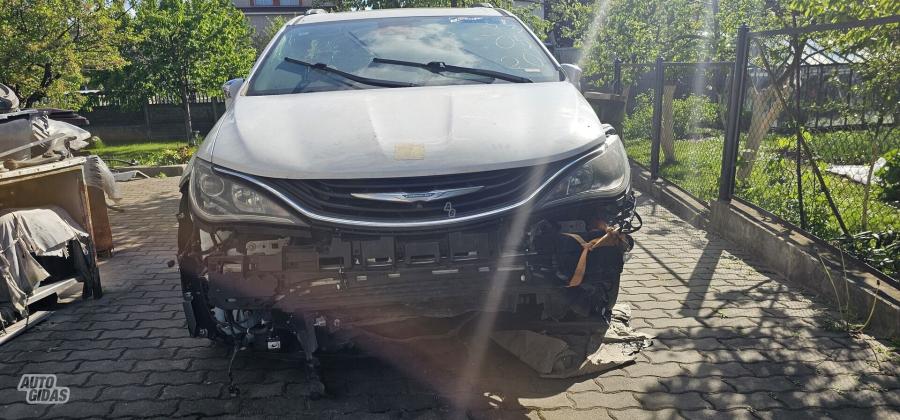 White Chrysler Pacifica 2018 in Siauliai, with an engine capacity of 3.60 L and mileage of 222 thousand km for 10200 €, photo 3 on AUTOMOTO.COM.LV