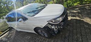 White Chrysler Pacifica 2018 in Siauliai, with an engine capacity of 3.60 L and mileage of 222 thousand km for 10200 €, photo 5 on AUTOMOTO.COM.LV