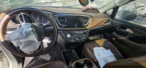 White Chrysler Pacifica 2018 in Siauliai, with an engine capacity of 3.60 L and mileage of 222 thousand km for 10200 €, photo 9 on AUTOMOTO.COM.LV